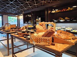 Café da manhã com buffet todos os dias mediante uma taxa