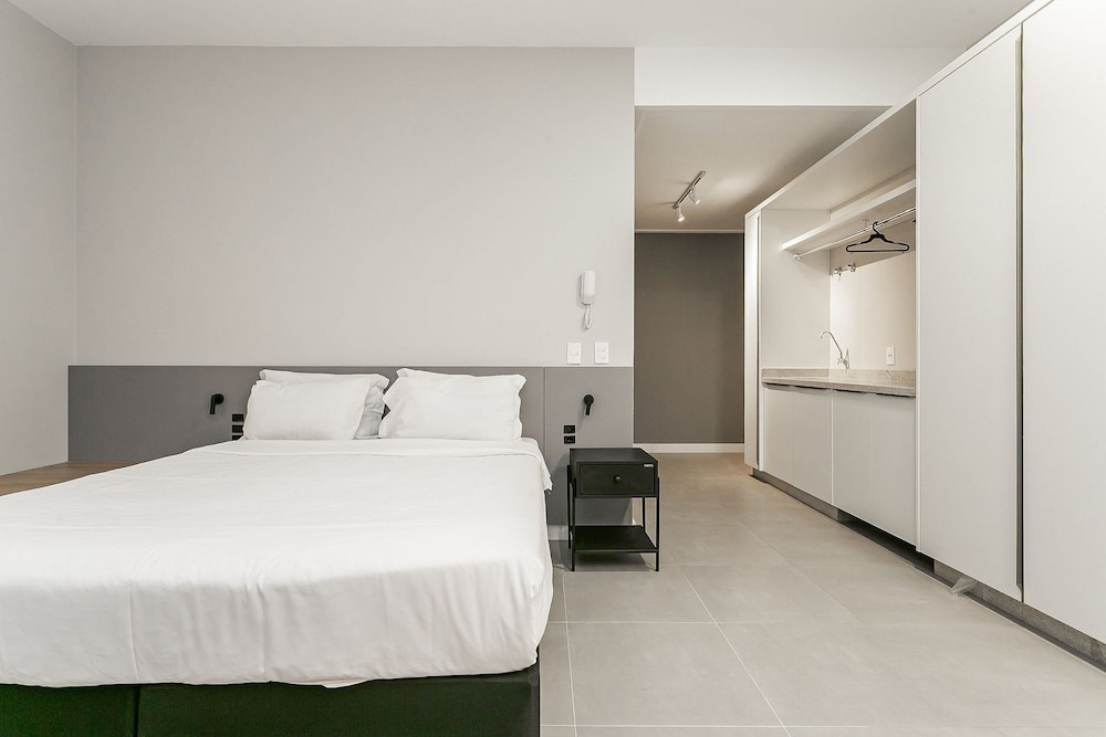 Homs Studios Tower - Building Near The Postcard With Swimming Pool In The Center Of Floripa - Florianópolis