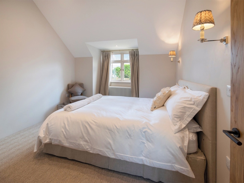 2 Bedroom Accommodation In Broadway, Near Cotswolds - Broadway