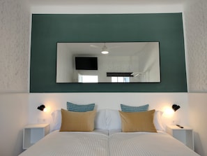 Quarto Duplo, casa de banho partilhada | Com mobília individualizada, Wi-fi grátis 