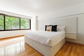 Apartamento Empresarial | Ferro/tábua de engomar, Wi-fi grátis, roupa de cama fornecida 