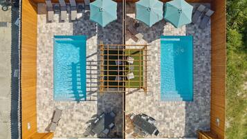 Piscina exterior, guarda-sóis, espreguiçadeiras