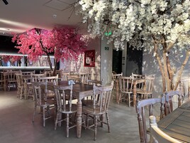 Café da manhã, almoço e jantar; local e internacional 