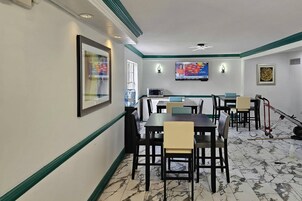 Café da manhã continental grátis todos os dias