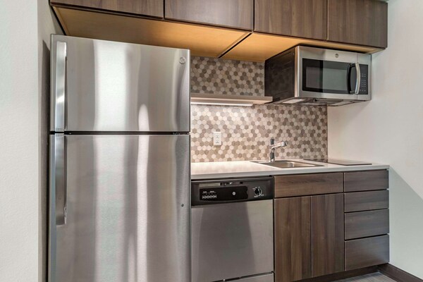 Mainstay Suites Milwaukee/franklin - Wauwatosa, WI