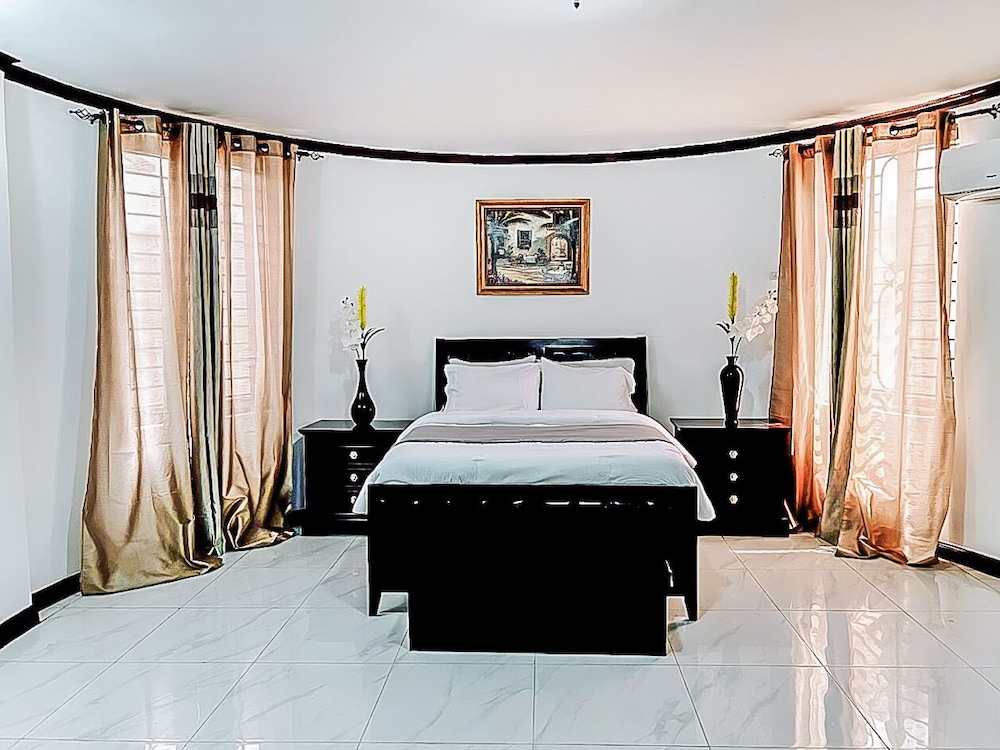 3 Bed/3.5 Bath (Tayla) - Monrovia