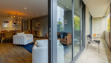 Apartamento premium, 3 quartos, sacada, vista para a cidade | Sacada