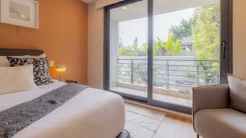 Apartamento superluxo, 3 quartos, sacada | 4 quartos, roupas de cama premium, cofres nos quartos