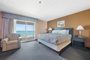 Suite, 1 cama king-size e sofá-cama, varanda, vista para o lago | Roupa de alta qualidade, camas de colchão pillowtop 