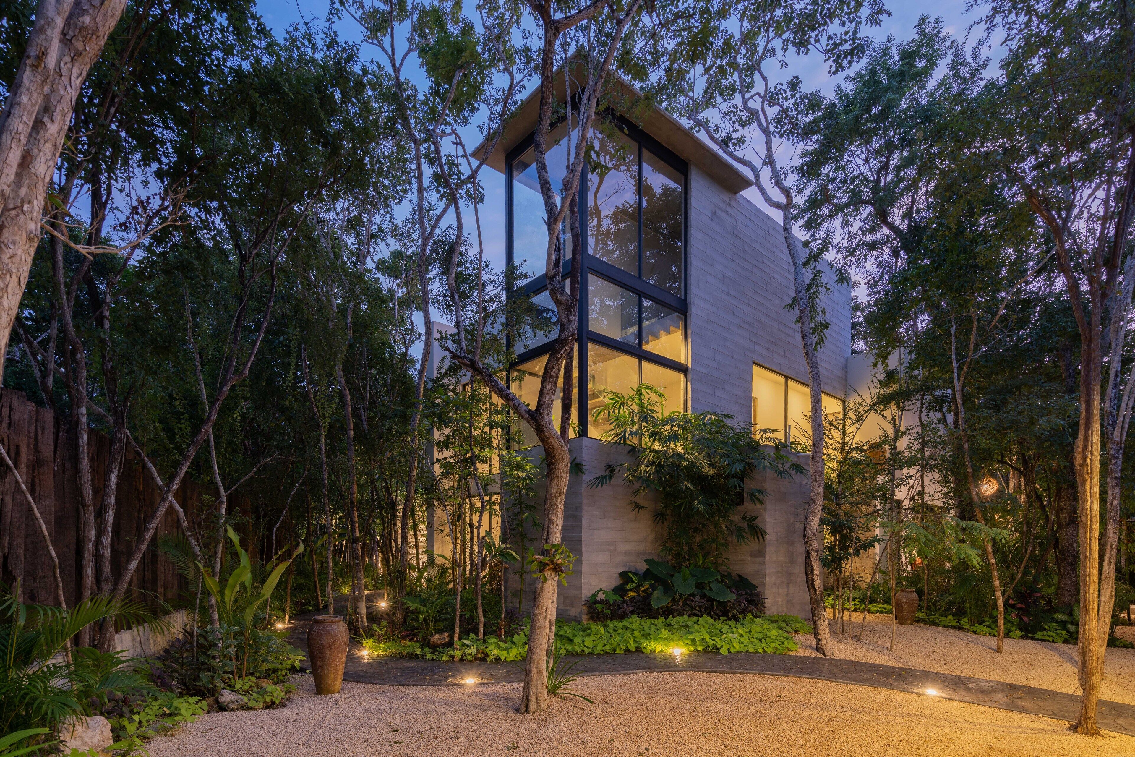 Fachada do alojamento (tarde/noite)