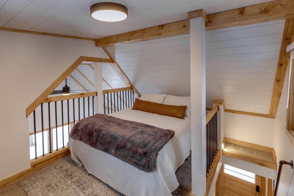 Cozy Cabin 25ft Off The Water! Near Shopping, Restaurants, Attractions & Golf! - Brainerd, MN