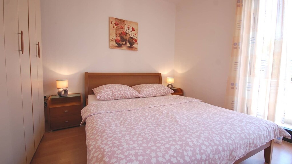 One Bedroom Apartment With Terrace Njivice, Krk (A-21860-b) - Njivice