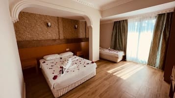 Quarto Standard | Minibar, secretária, Wi-fi grátis, roupa de cama fornecida