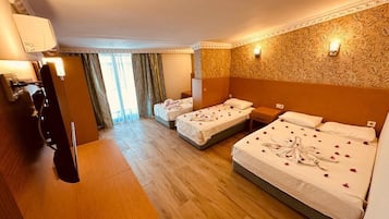 Quarto standard | Frigobar, escrivaninha, Wi-Fi de cortesia, roupa de cama