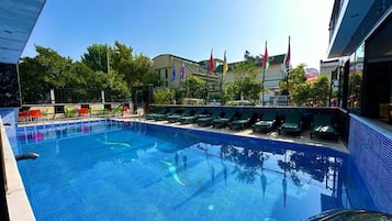 Piscina externa sazonal