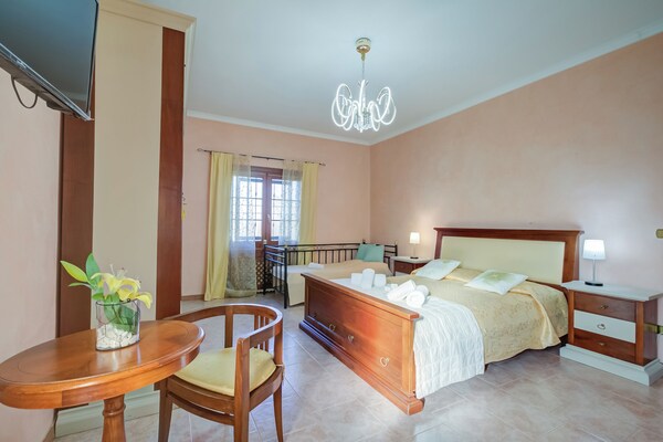 Villa Oasi With Private Pool Bbq & Garden Near Sirmione - Sirmione