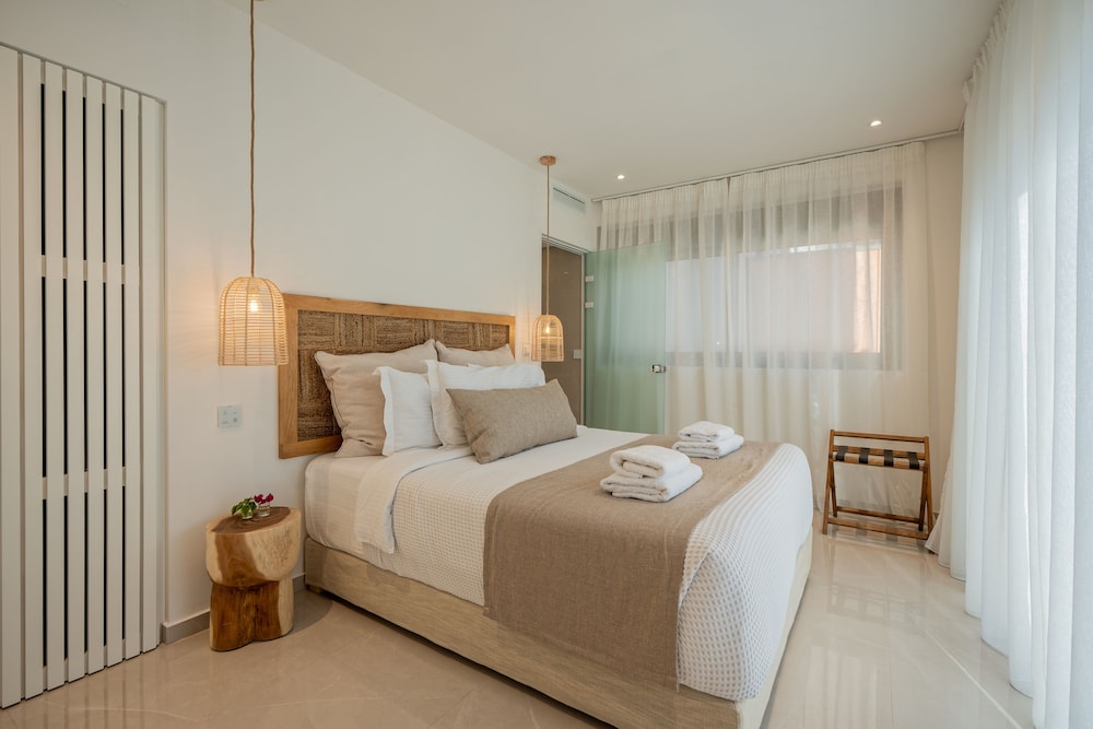 Minos 1, Amphimatrion Luxe Apt with private pool and Seaview, 750m to ...