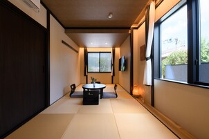 Vila design, 2 quartos, cozinha, vista para a montanha | 2 quartos, cortinas blackout, Wi-Fi de cortesia, roupa de cama