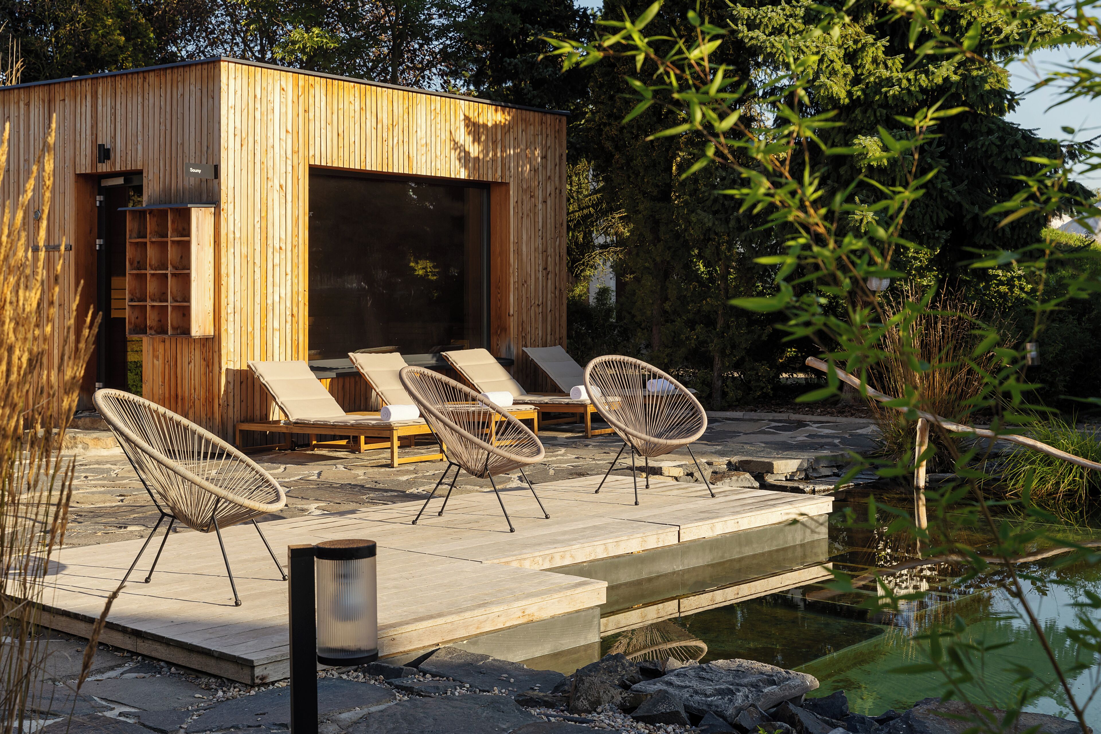Sauna seca, banheira de hidromassagem, massagens com pedras quentes