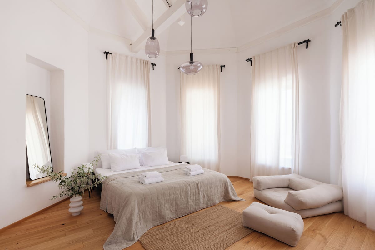 Dúplex, banheira | 1 quarto, roupa de alta qualidade, com decoração personalizada