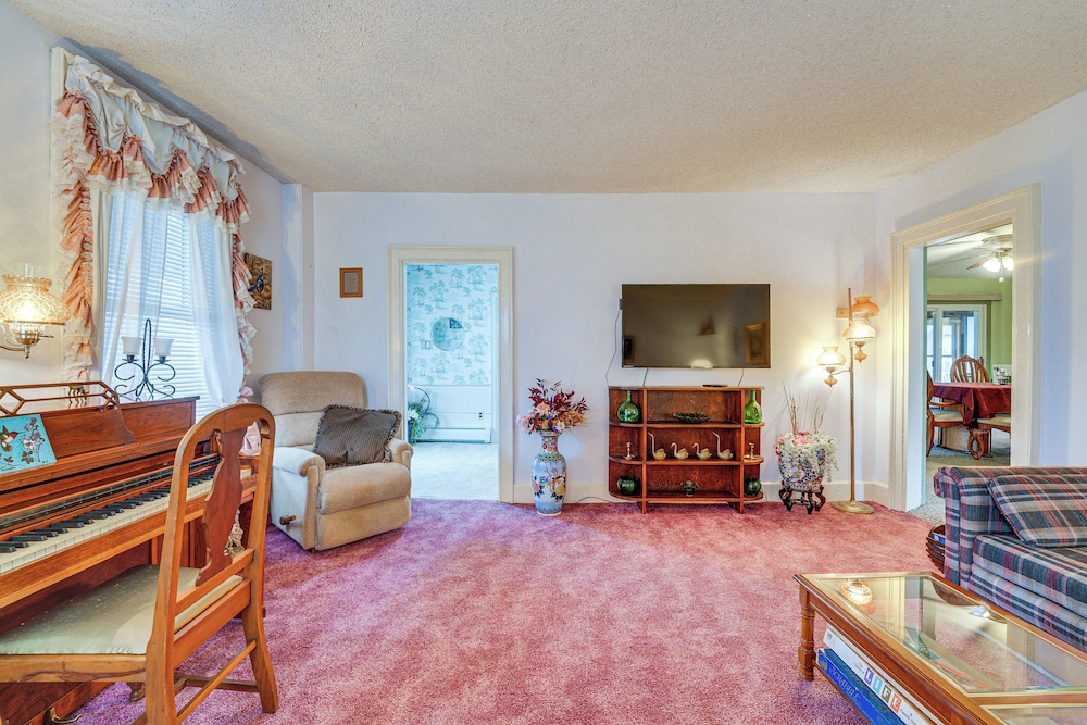 Pet-friendly Franklinville Farmhouse W/ Sunroom! - State of New York