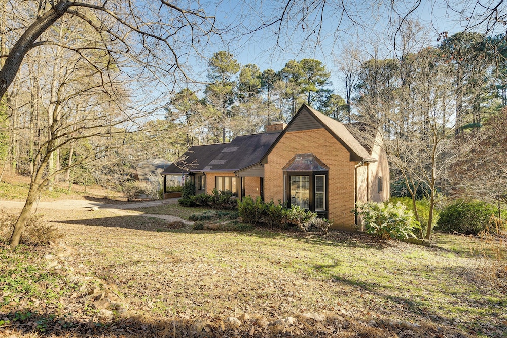 Lakefront Raleigh Home W/ Deck: 12 Mi To Downtown! - Raleigh, NC