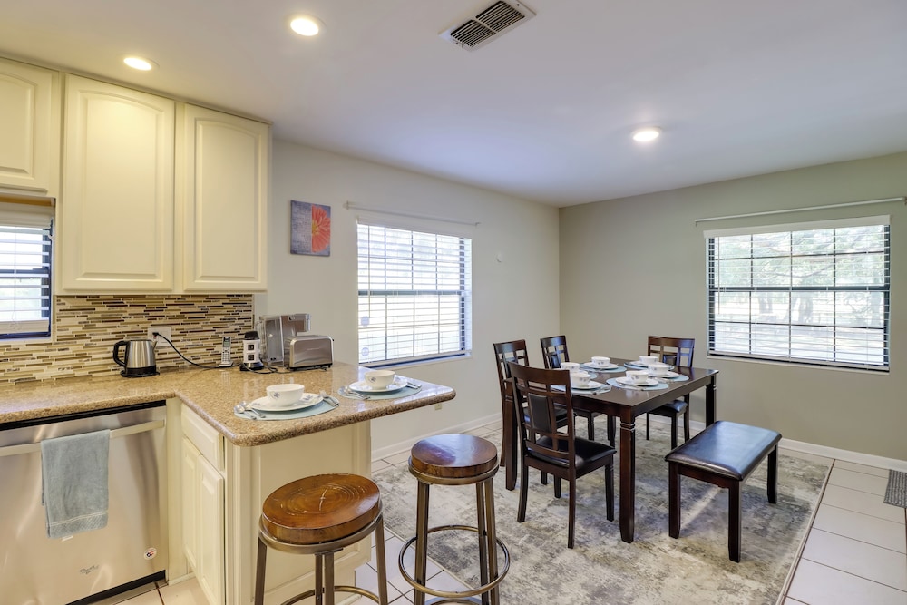 Lake Days & Golf Outings: Summerfield Group Escape - The Villages, FL