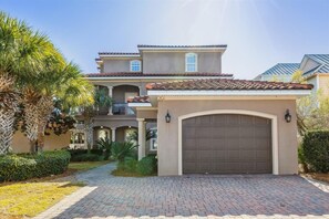 Casa, vários quartos | Exterior