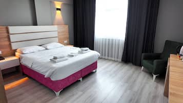 1 quarto, quartos à prova de som, Wi-Fi de cortesia, roupa de cama