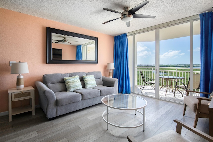Sunrise 308-2br/2ba Condo Near Beaches With Pool, Parking, Balcony - Key West, FL