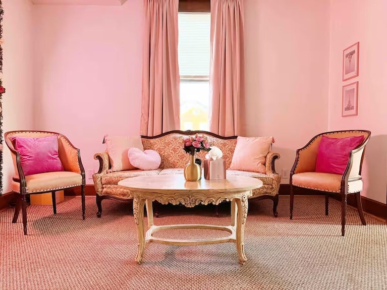 Valentine Suite / 1bd/1ba Apt In Holiday House\n\n - Evansville, IN