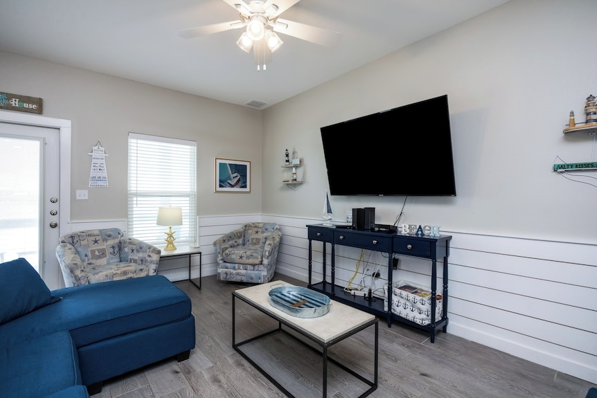 Waterfront Retreat | Pet-friendly, Pools, Pickleball & Short Beach Drive - 코퍼스크리스티