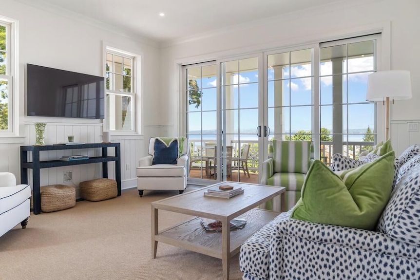 Now Booking For Summer 2026! Stunning Panoramic Lake Views In Downtown Petoskey! - Petoskey, MI