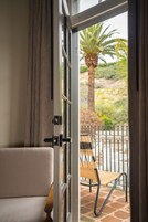 Quarto, 1 cama king-size (Stone) | Cofre no quarto, ferro/tábua de engomar