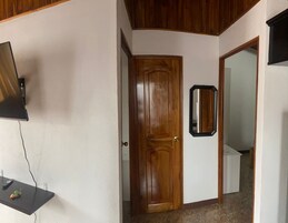 Apartamento Básico, 2 quartos | 2 quartos, lençóis de algodão egípcio, roupa de alta qualidade 