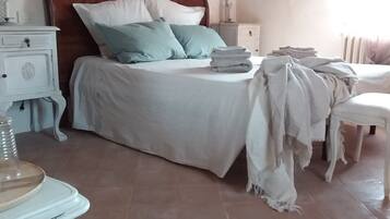 Quarto Duplo | Com mobília individualizada, Wi-fi grátis