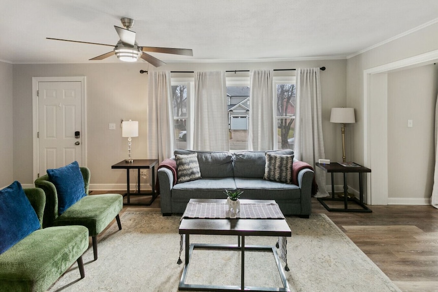 Modern Home Near Dt Libertyville And Naval Base - Deerfield, IL