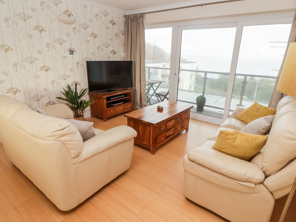 54 Croft Court - Tenby