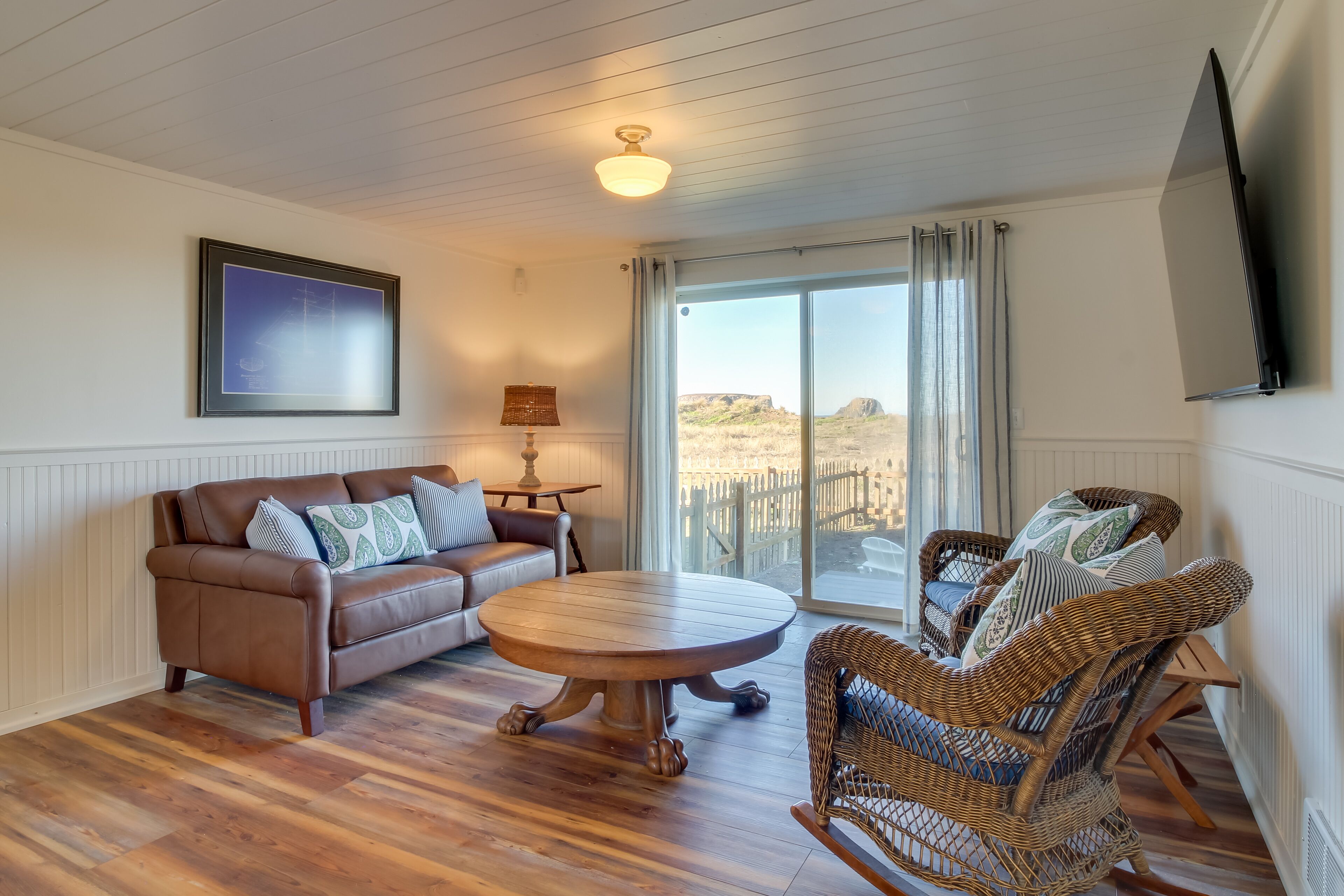 Beachfront Bandon Vacation Rental W/ Ocean View! - Bandon, OR