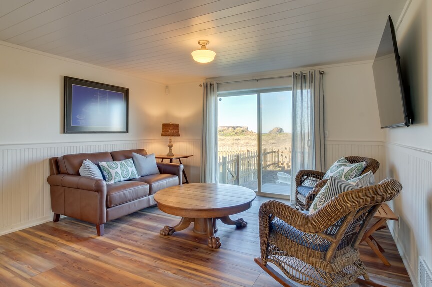 Beachfront Bandon Vacation Rental W/ Ocean View! - Bandon, OR