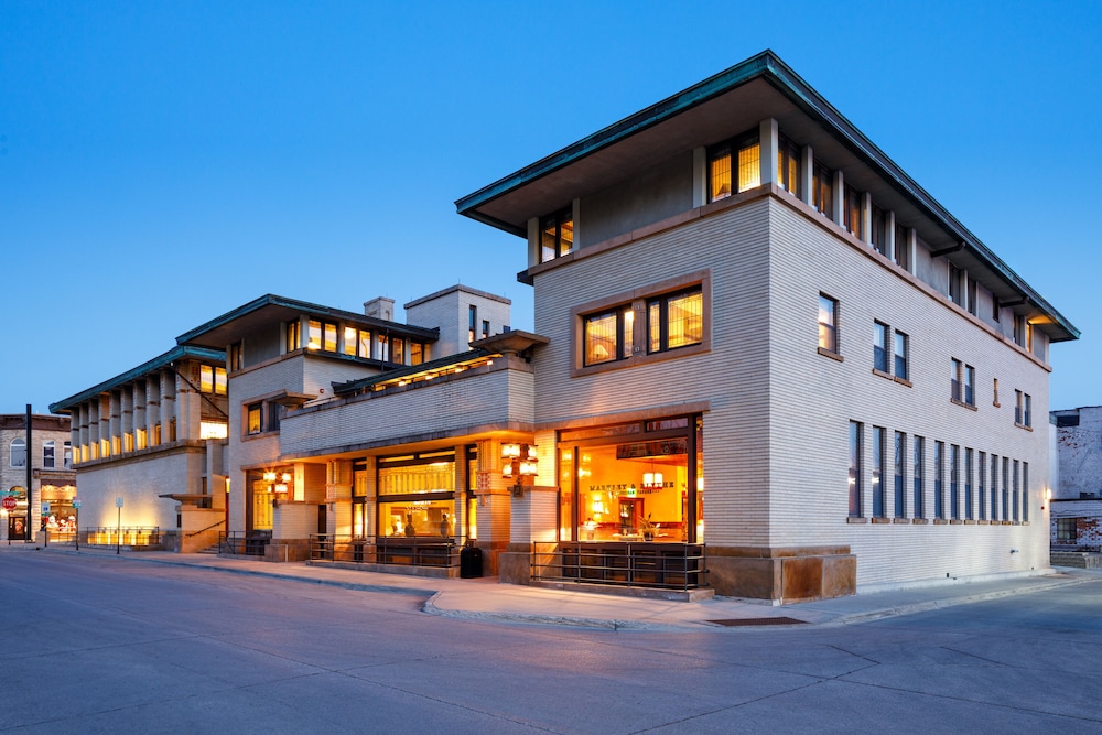 The Historic Park Inn Hotel - Clear Lake, IA