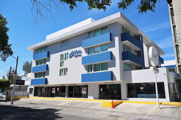 Surestay Collection By Bw 瓜达拉哈拉世博会快捷酒店 - 特拉克帕克