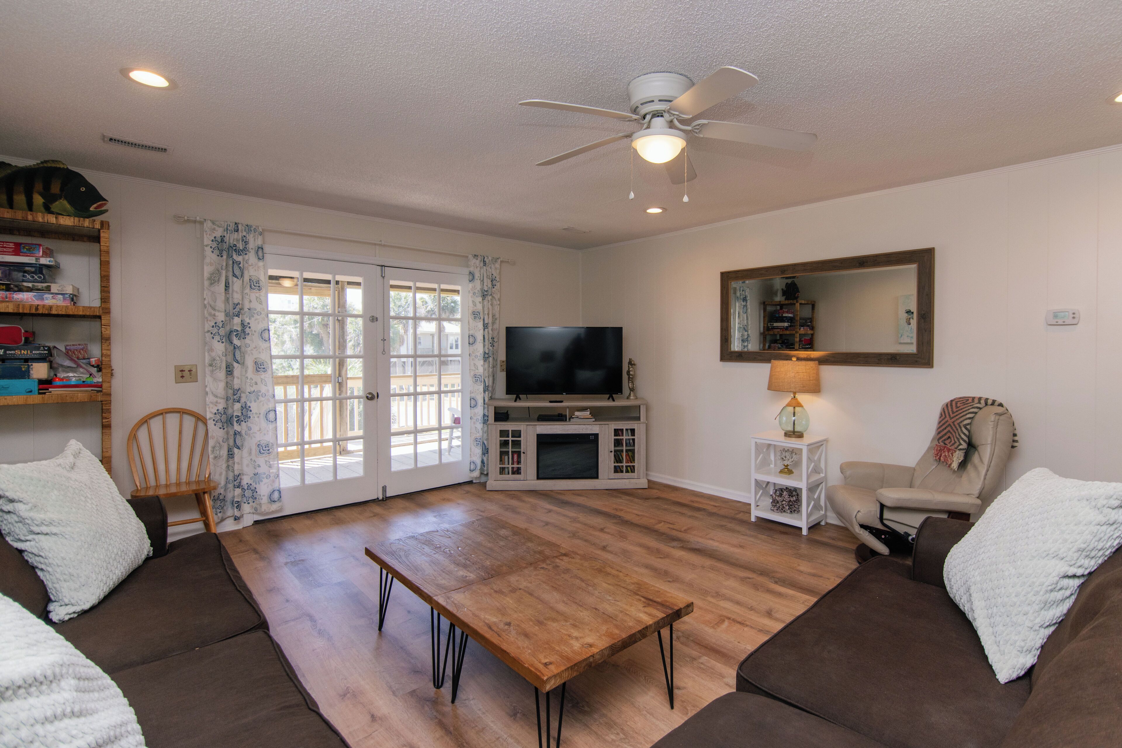 Seagrass-large Pet-friendly Home On Lagoon; Beach Views; Easy Beach Access - Edisto Island, SC