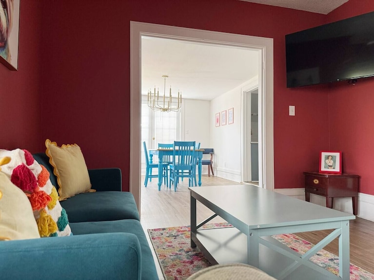 Birthday Suite / 1 Bd/1ba Apt In Holiday House - 伊凡斯維爾