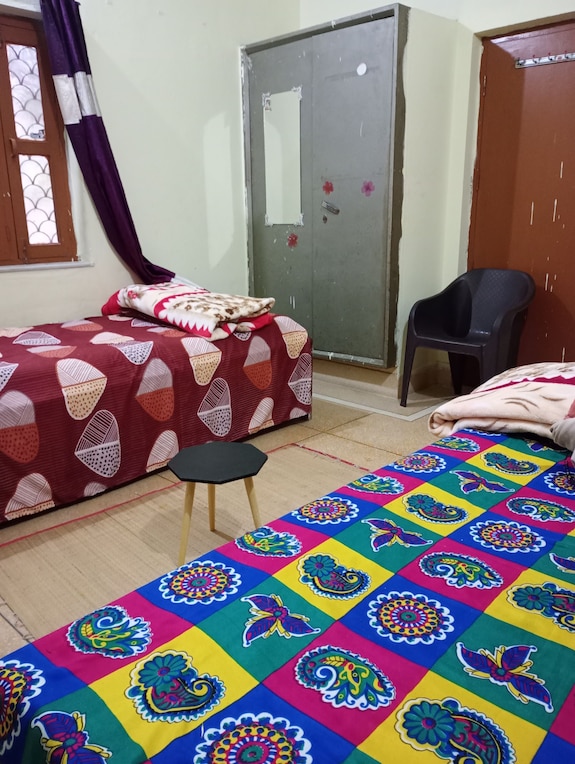 Stay In Vrindavan. Near Iskcon Temple Vrindavan - Vrindavan