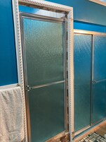 Suite-Estúdio | Casa de banho | Um polibã, um chuveiro fixo, toalhas fornecidas, sabão 