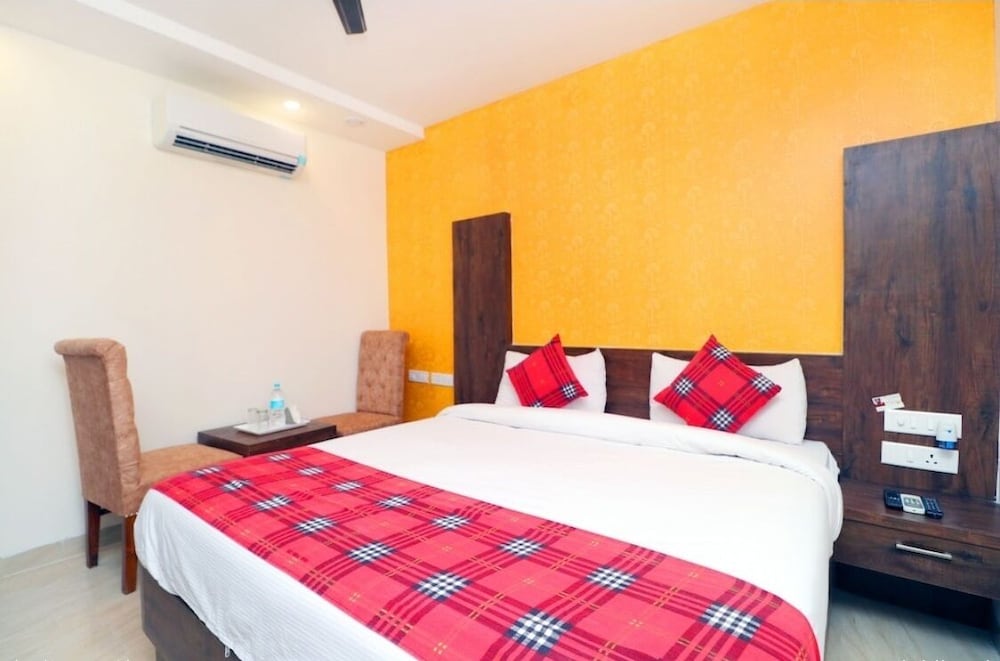 Nestled In Serene Locale, Offers An Intimate Retreat With Personalized Service. - Zirakpur