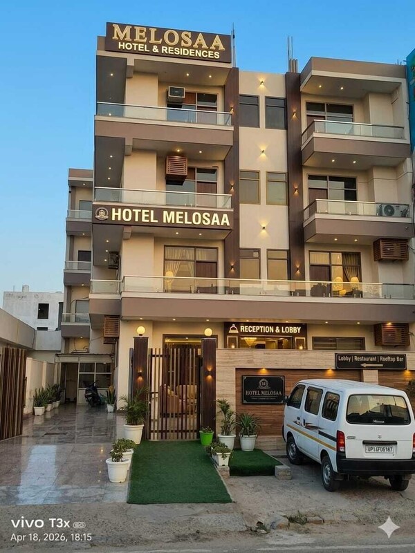 Hotel Melosaa - Noida