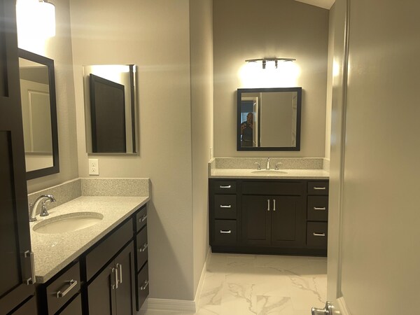 Burbank - Beautiful Designer Home Near Glenview Country Club - Lake Weir, FL