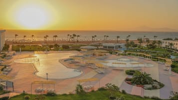 2 piscinas exteriores